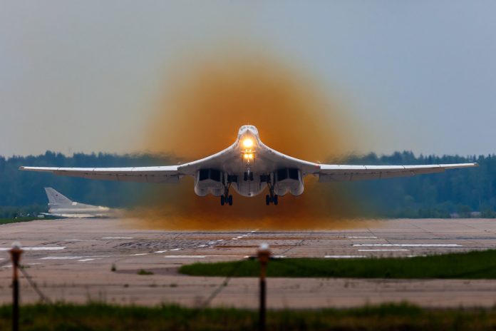 Russian Tu-160 bombers sighted at Engels-2 air base | Continental Defence
